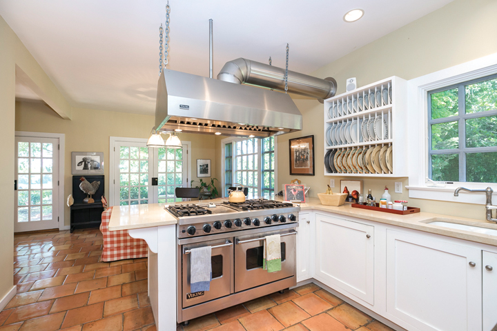 Four Chimneys Farm - County Lines Online